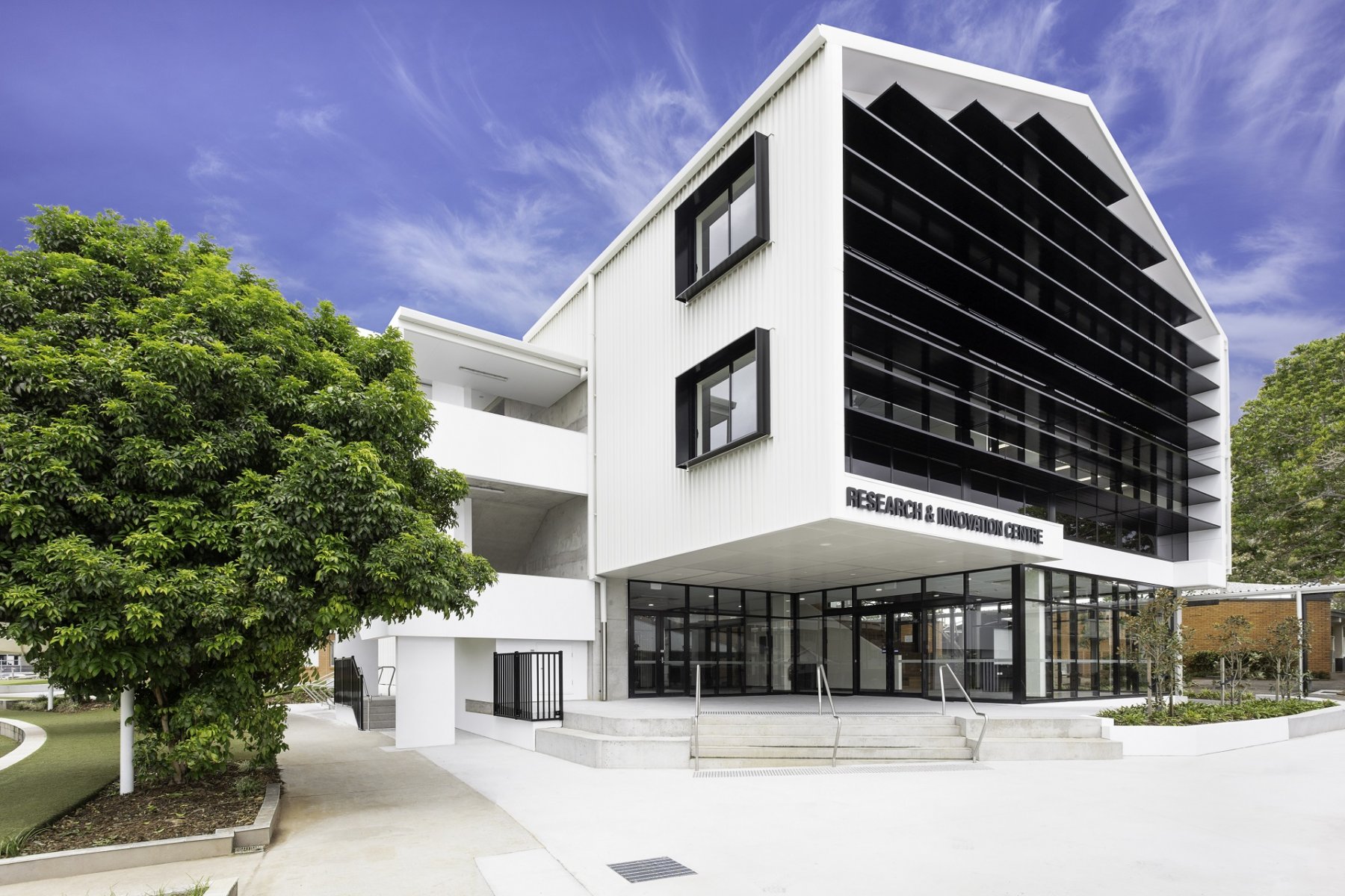 Corinda SHS Research + Innovation Centre | Gray Puksand Architecture ...